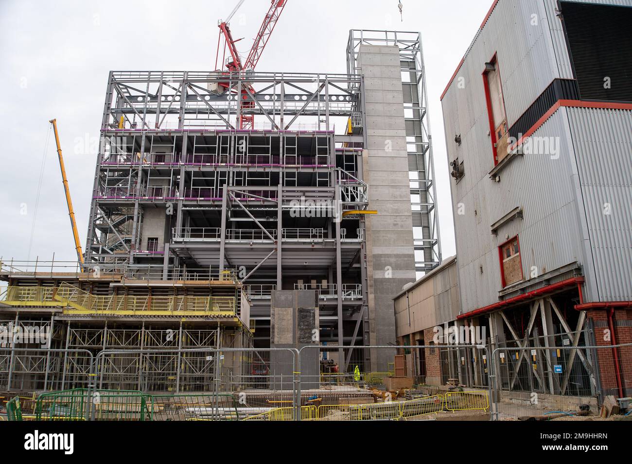 Slough, Berkshire, UK. 4th May, 2022. Construction of a new electricity ...