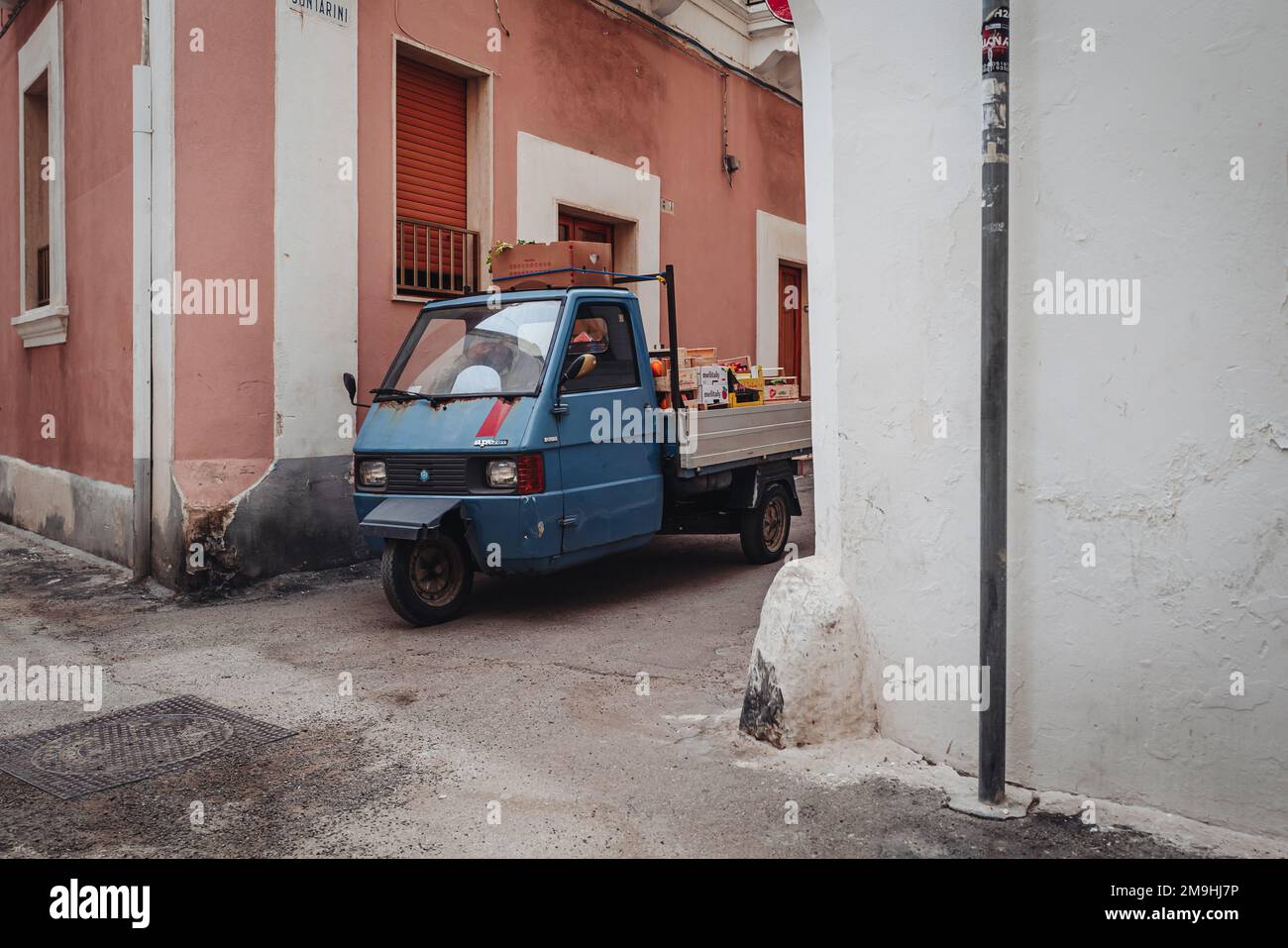 GALLIPOLI, ITALY-APRIL 2022: Farme selling fruits and vegetables on his ...