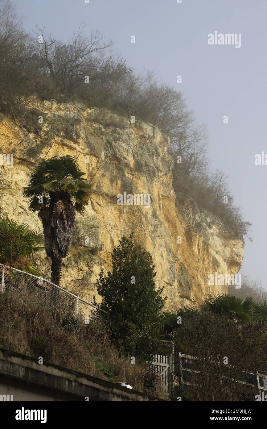 Tuffeau cliffs rochecorbon hi-res stock photography and images - Alamy