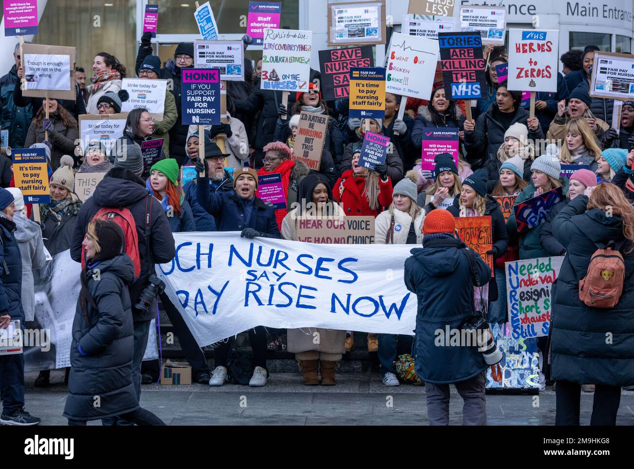 London, UK. 18th Jan, 2023. NHS Nurses strike picket line at UCL ...