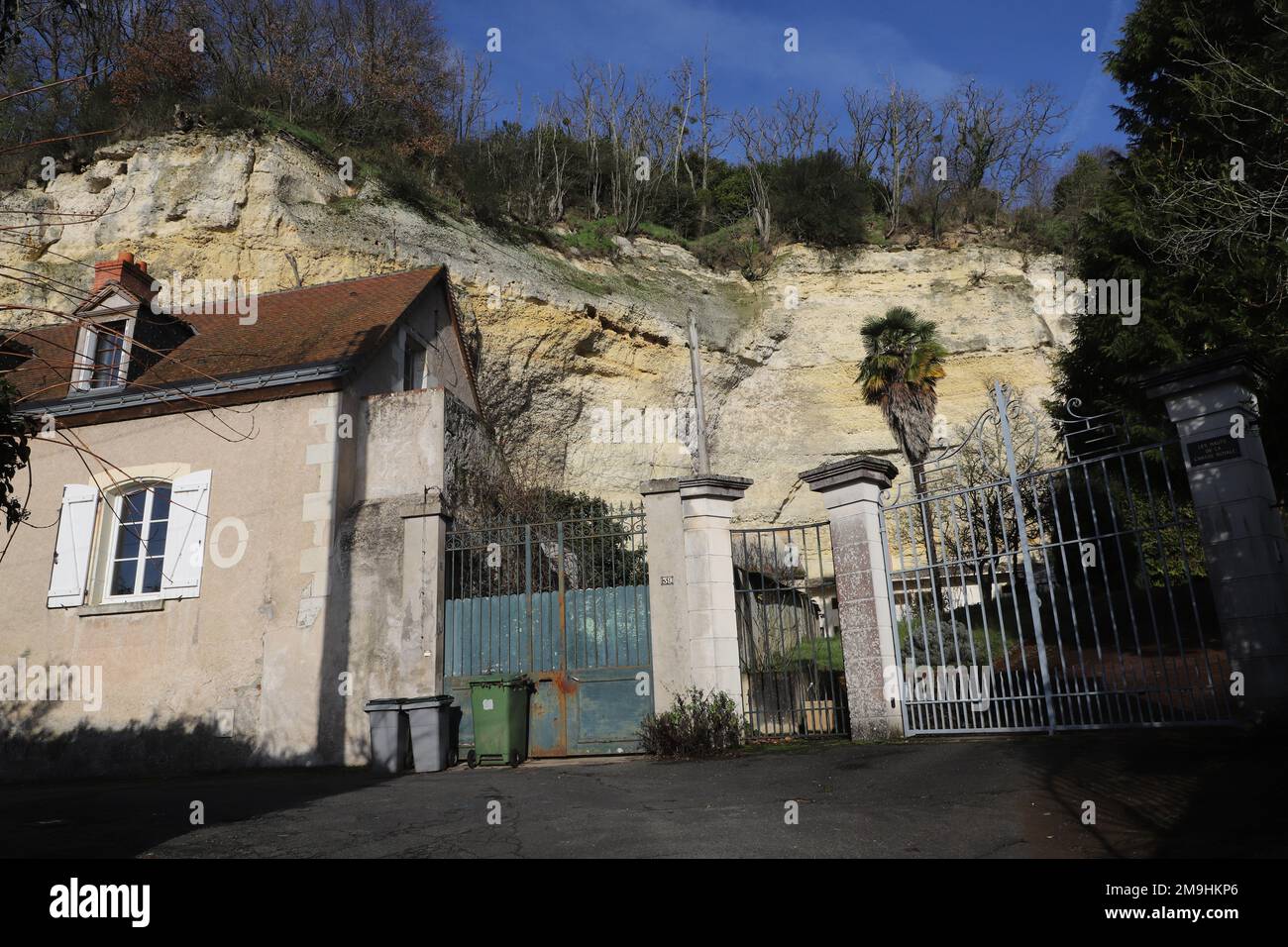 House with yellow Tuffeau Cliffs Rochecorbon France January 2023 Stock ...