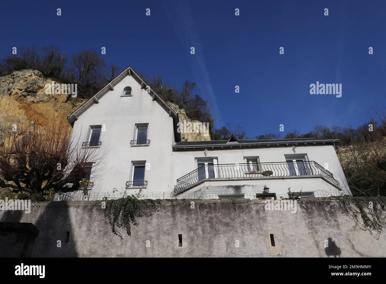 Tuffeau cliffs hi-res stock photography and images - Alamy