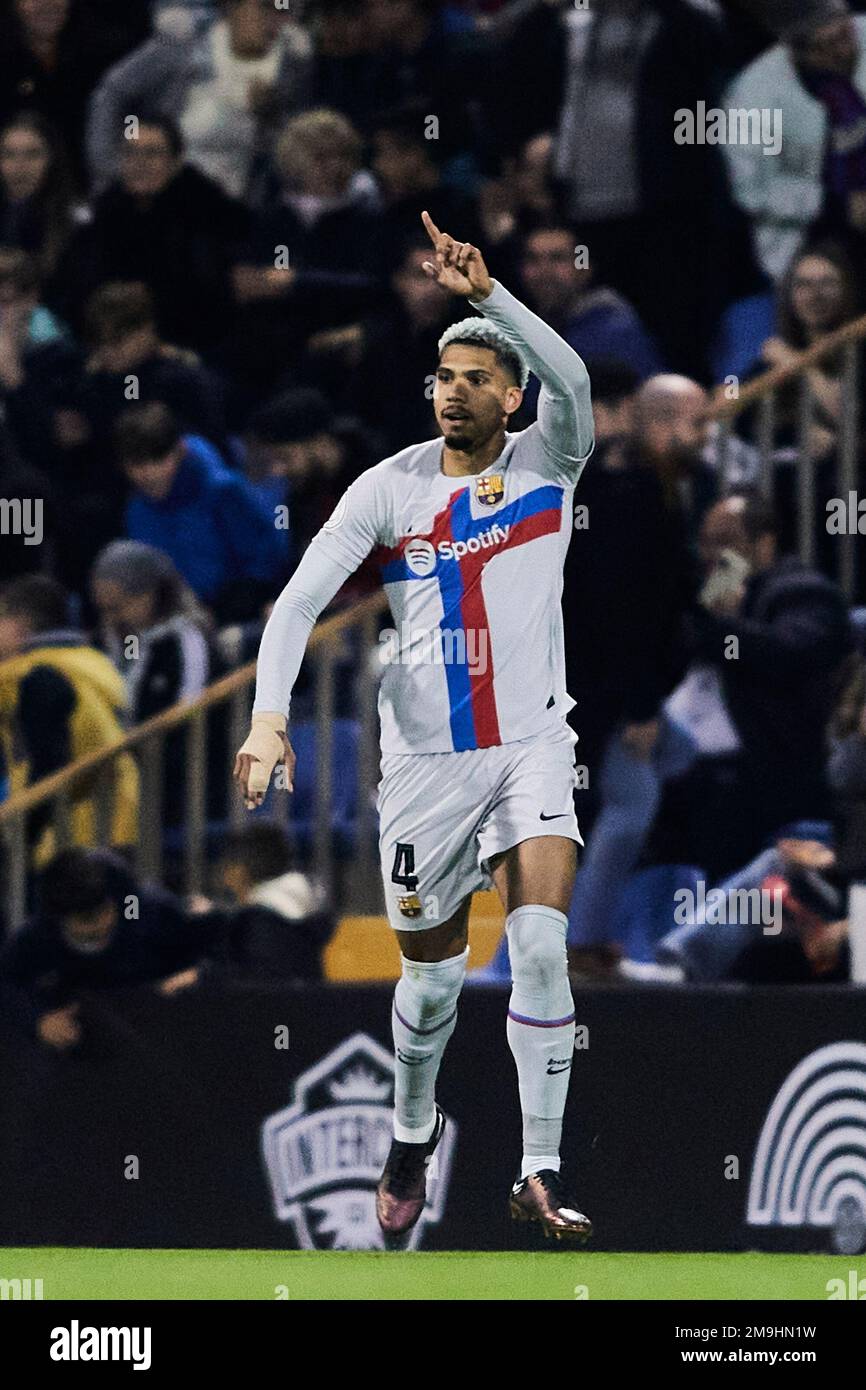Ronald Araujo (FC Barcelona, #4 Stock Photo - Alamy