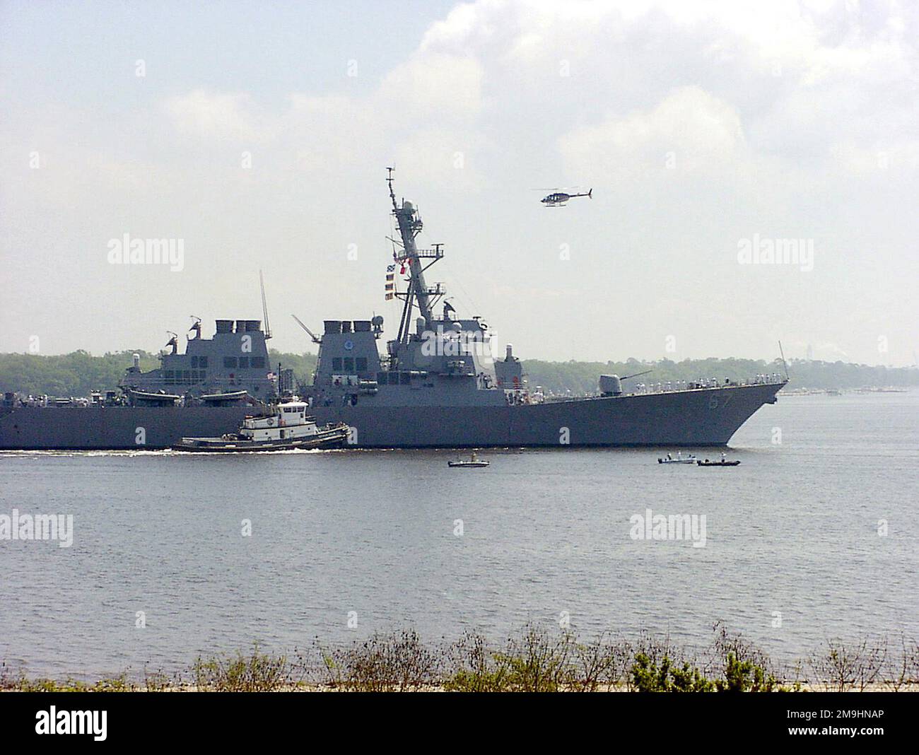 Starboard side view of the US Navy (USN) ARLEIGH BURKE CLASS (FLIGHT I ...