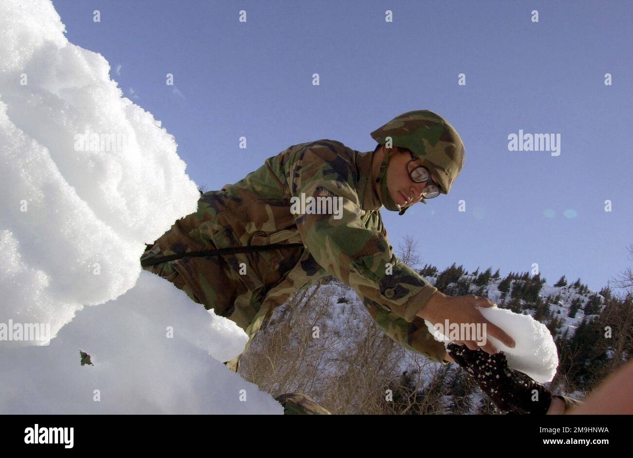PETTY Officer Third Class (PO3) Robert Orneala of the Naval Mobility ...