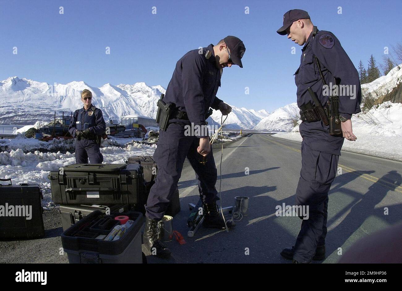 Bart Hinkle (left) and Greg Hayden, both bomb technicians with the ...