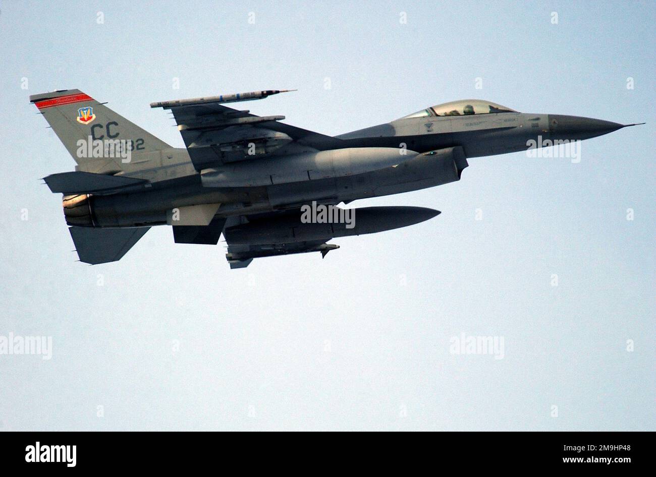 An F-16 Fighting Falcon from the 522nd Fighter Squadron (FS), Cannon ...