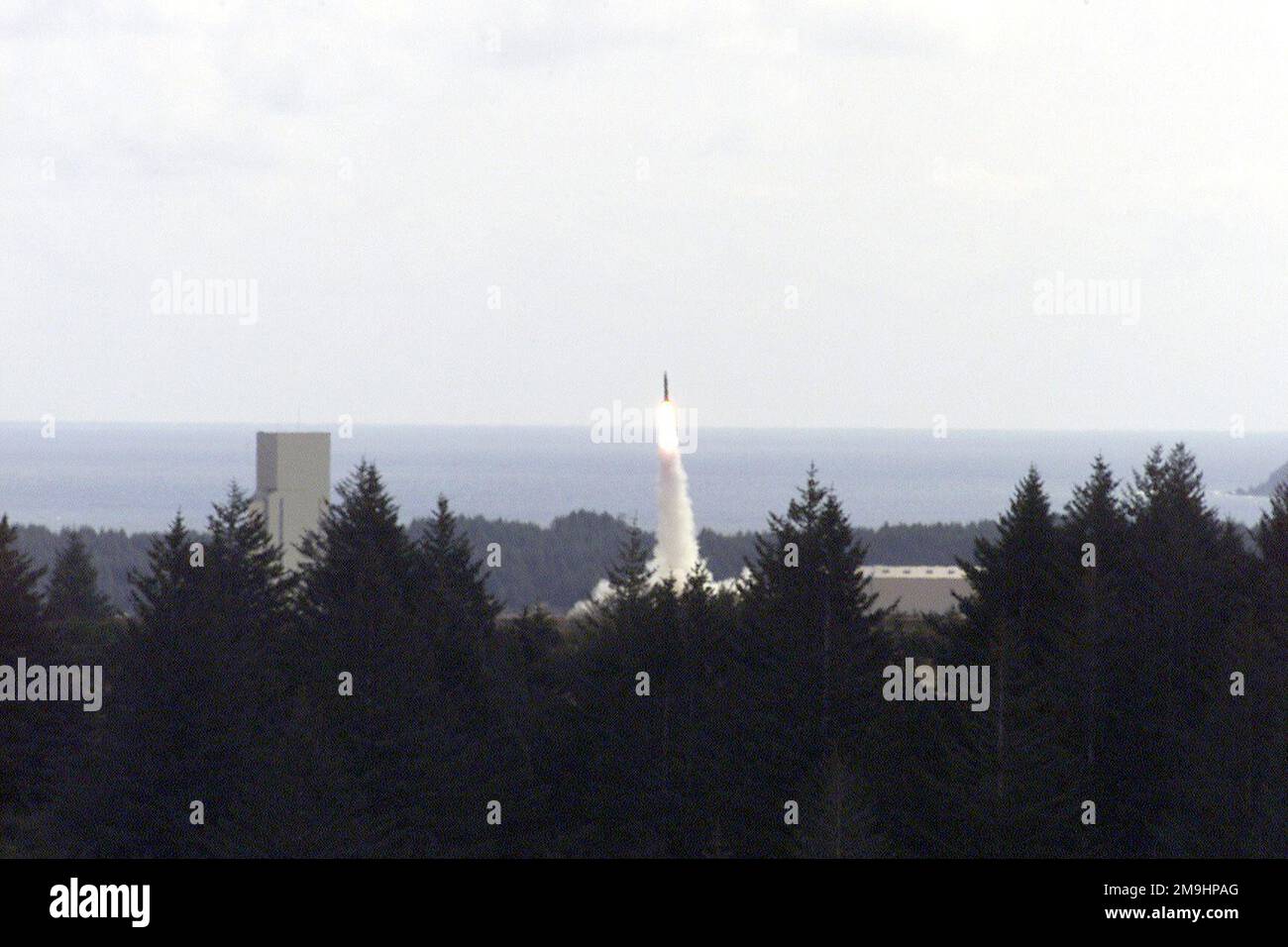 The US Air Force (USAF) Quick Reaction Launch Vehicle (QRLV) lifts off ...