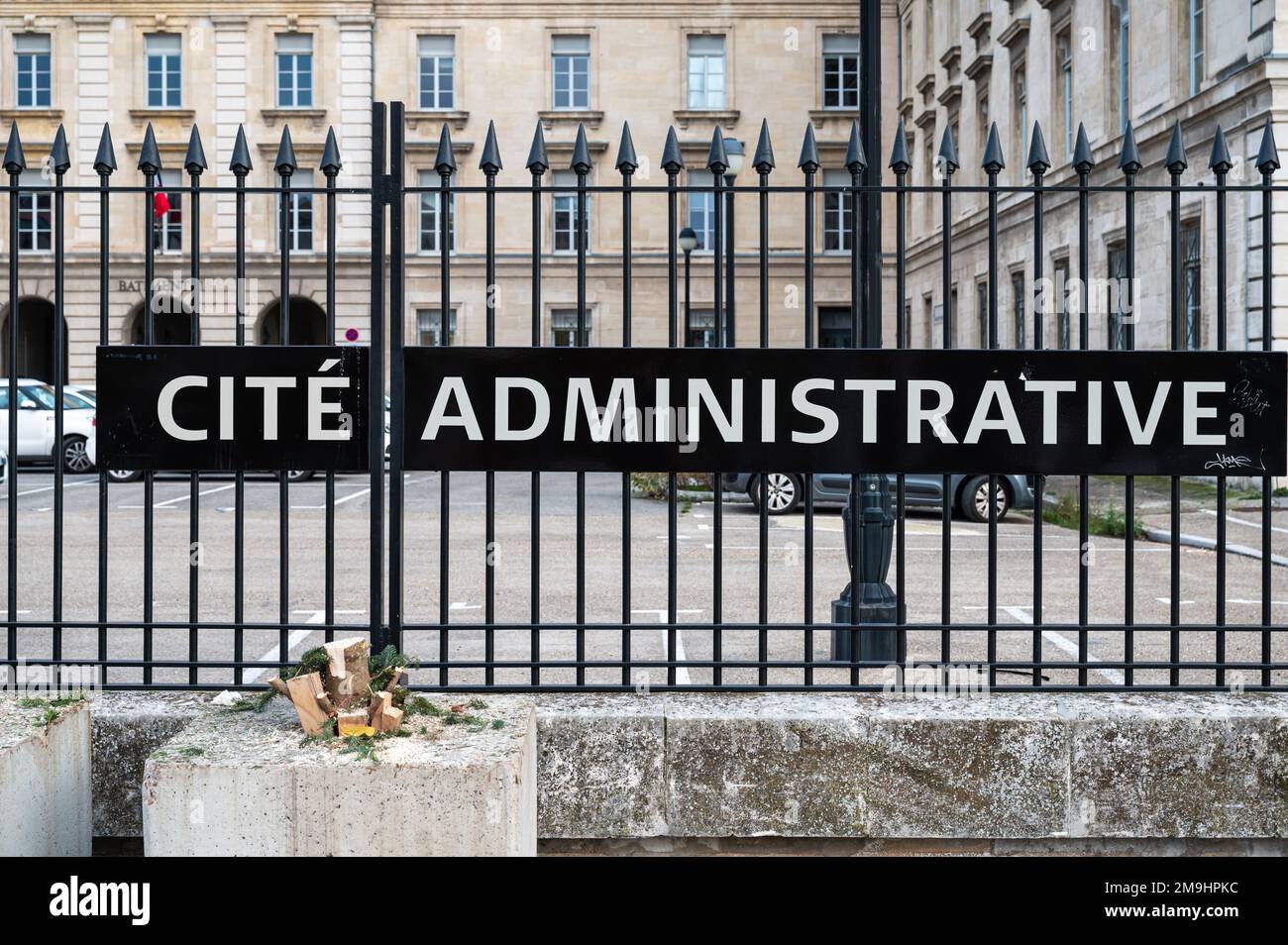 Avignon, Vaucluse, France, 12 29 2022 - Metal fence and sign of the ...