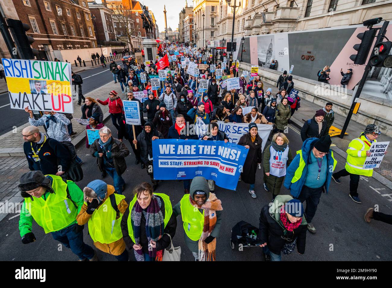 London, UK. 18th Jan, 2023. A picket line of Nurses transforms into a ...