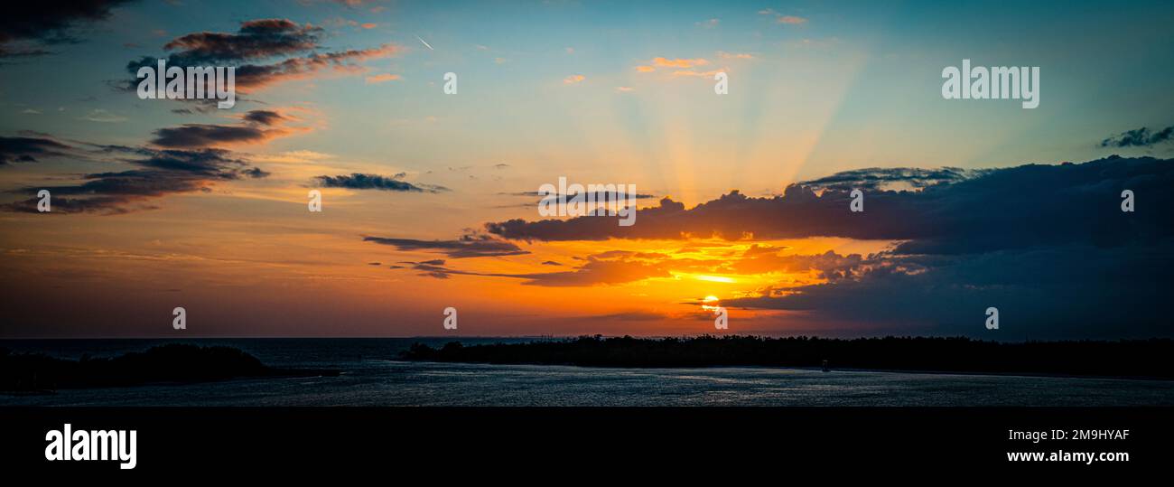 Scene sunset over sea hi-res stock photography and images - Alamy