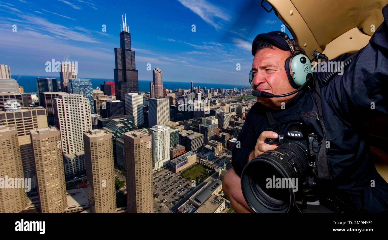 Transportation skyscraper hi-res stock photography and images - Alamy