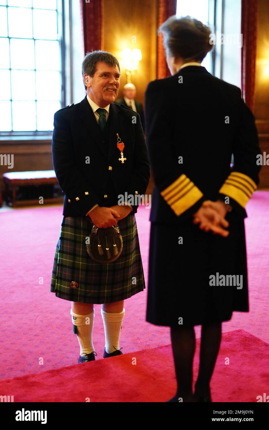 Young people palace holyroodhouse hi-res stock photography and images ...