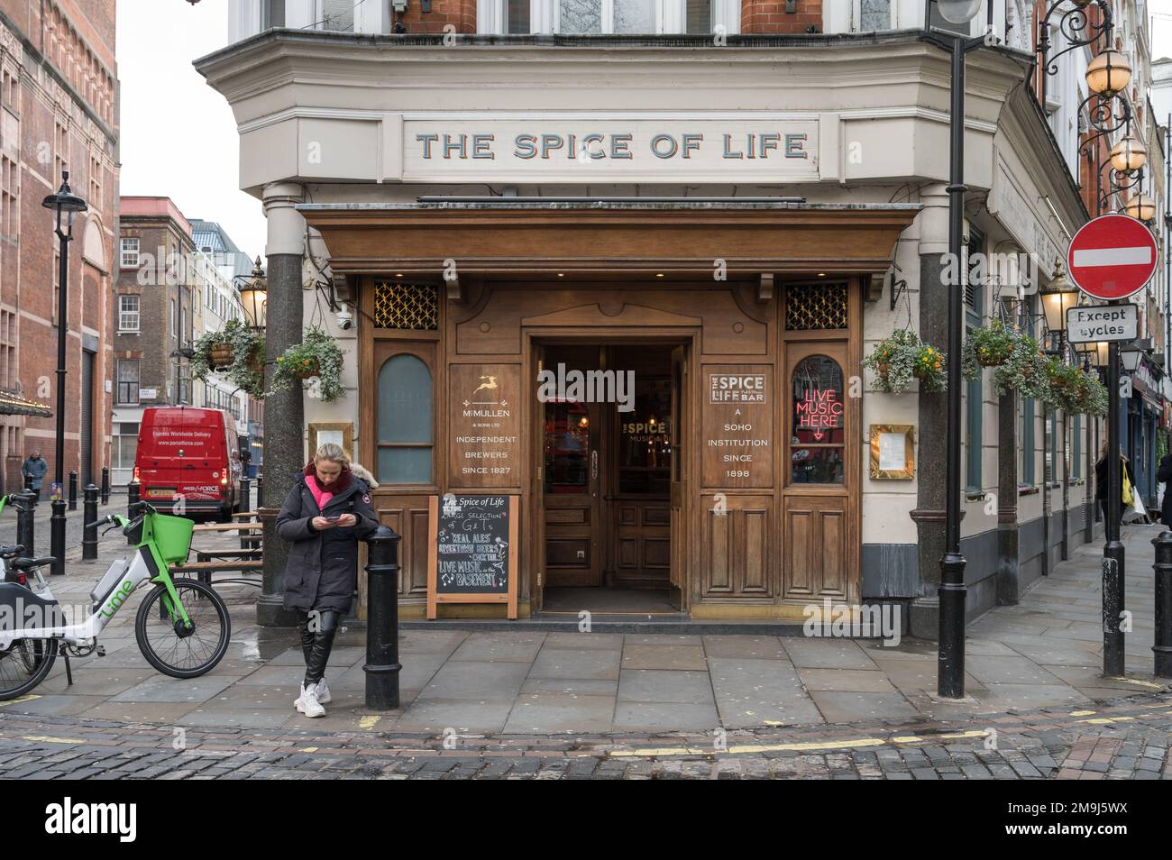 Victorian pub hi-res stock photography and images - Alamy