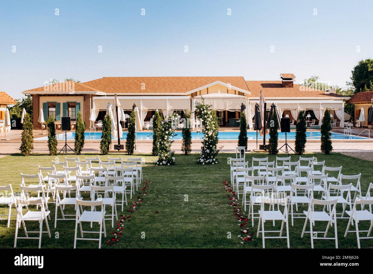 Outdoor ceremony area hi-res stock photography and images - Alamy