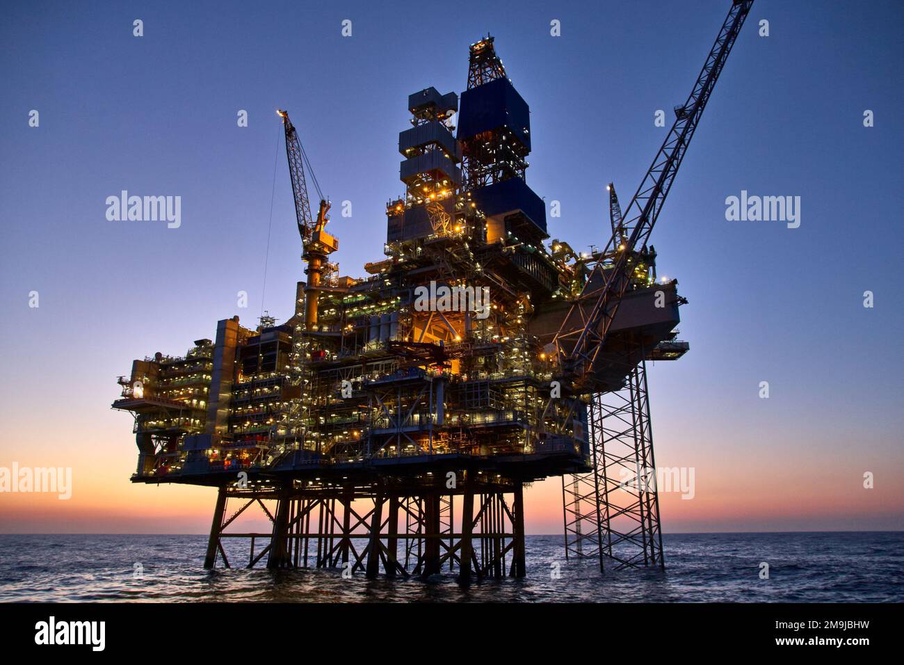 Oil drilling jack up rig hi-res stock photography and images - Alamy