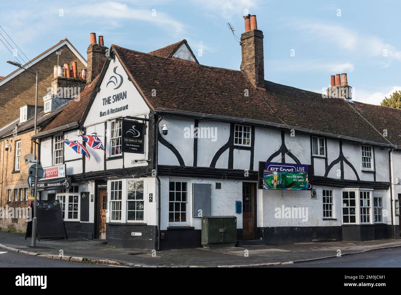 The Swan Public House in Iver, Bucks Stock Photo - Alamy