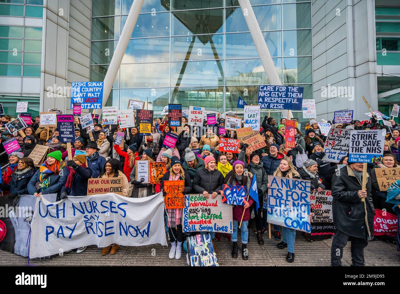 London, UK. 18th Jan, 2023. A picket line of Nurses outside the UCLH ...