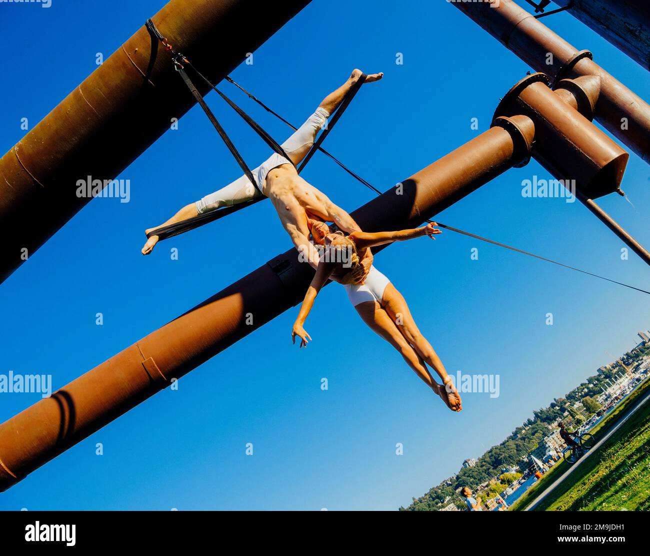 Two women acrobats hi-res stock photography and images - Alamy