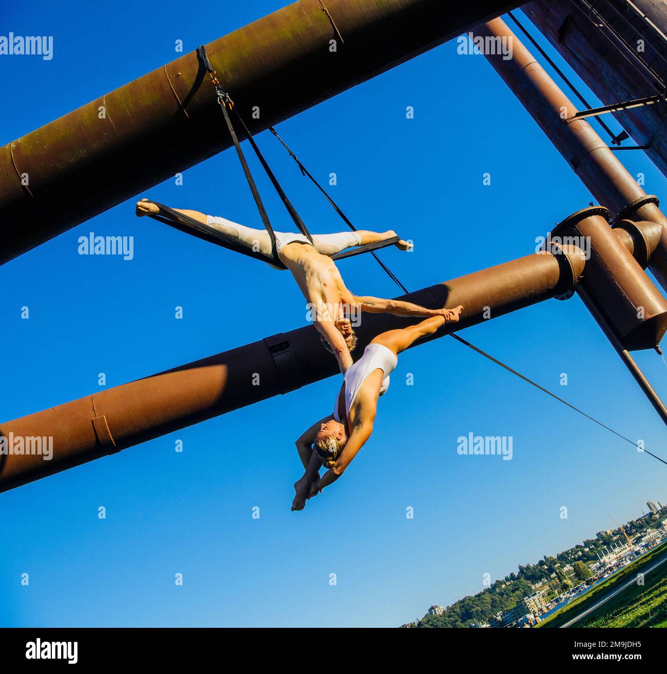 Two women acrobats hi-res stock photography and images - Alamy