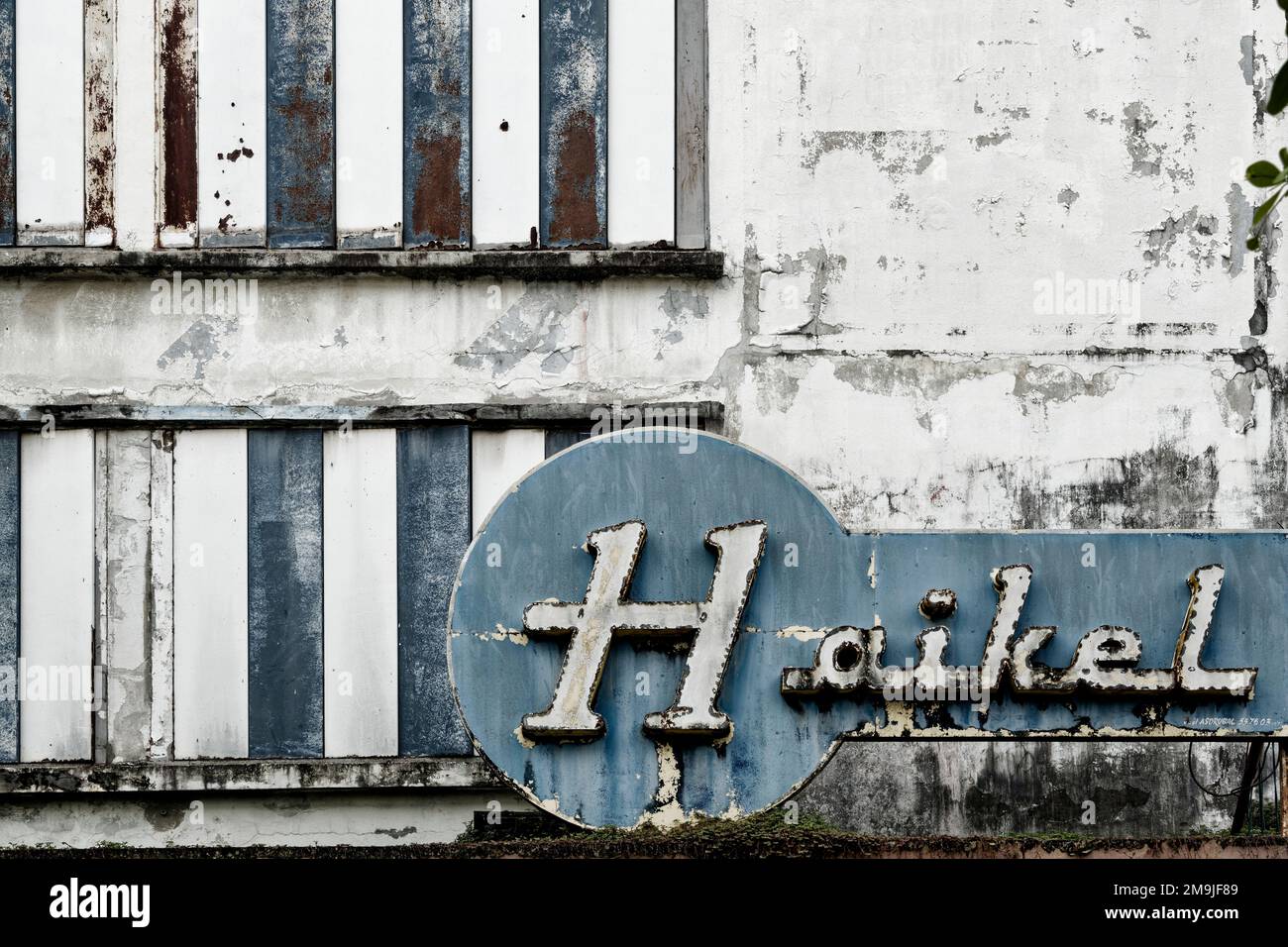 Crumbling building hi-res stock photography and images - Alamy