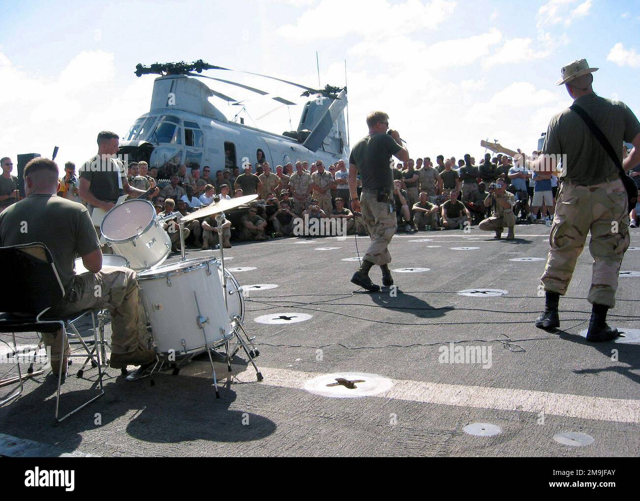 Uss austin lpd 4 hi-res stock photography and images - Alamy