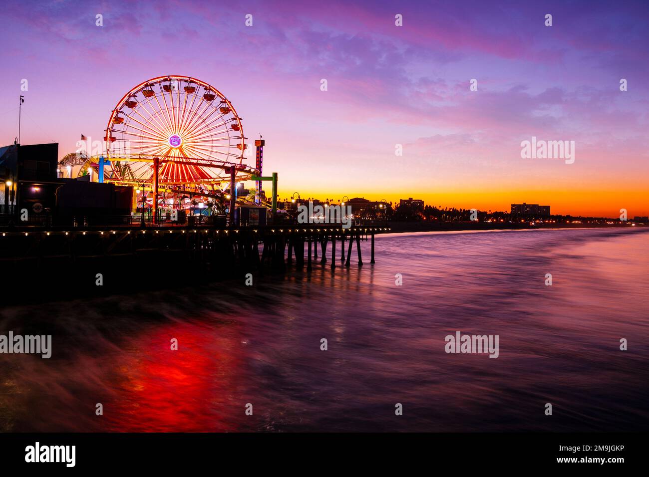 Santa monica pier beach hi-res stock photography and images - Alamy