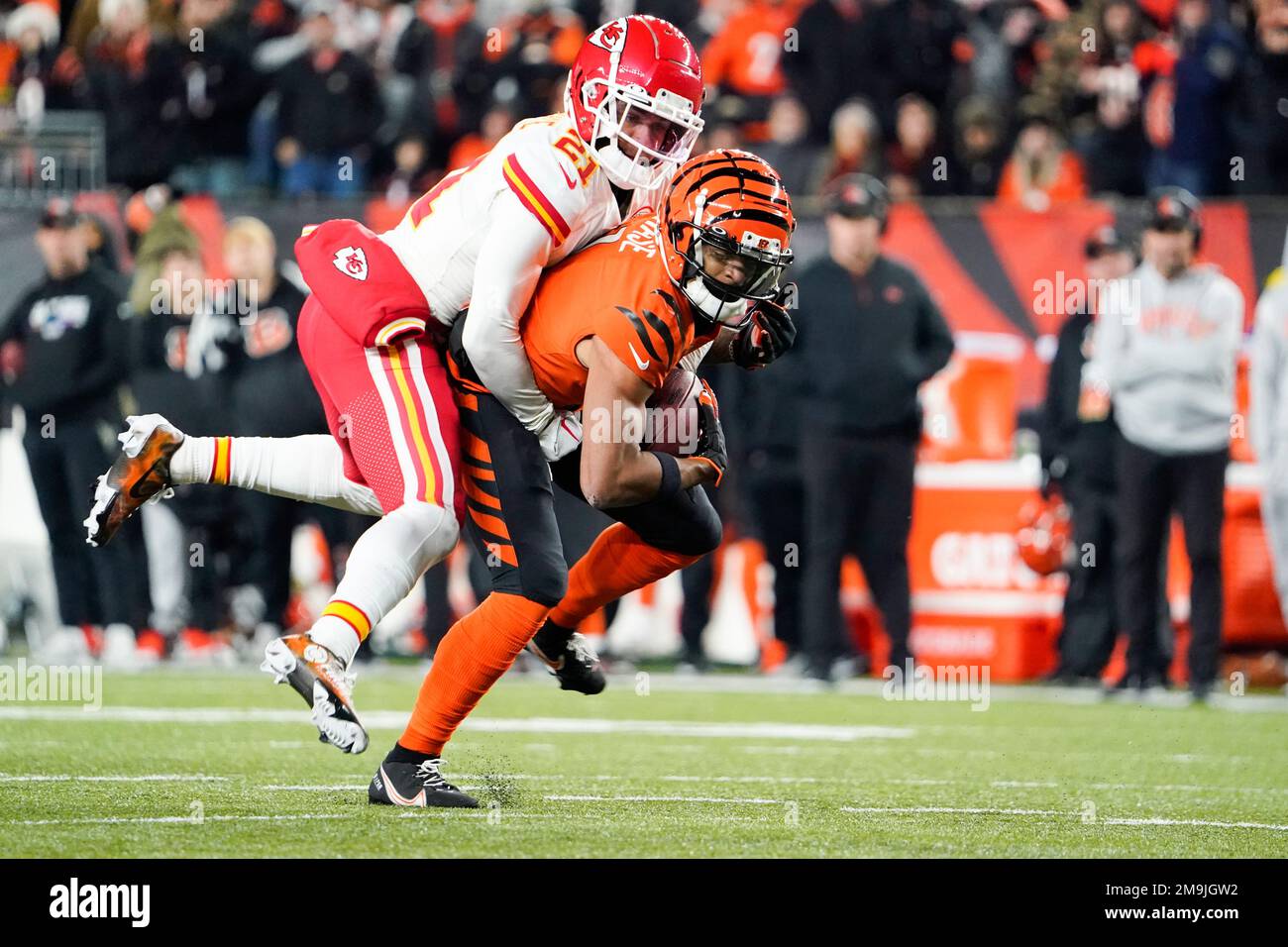 Kansas City Chiefs cornerback Trent McDuffie (21) tackles Cincinnati ...