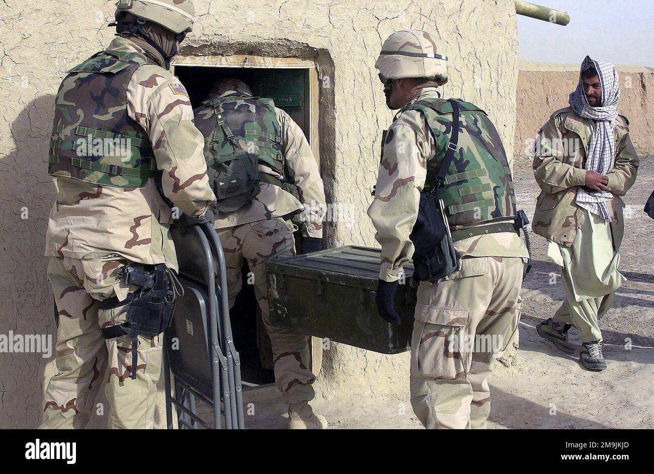 Soldiers with Task Force "Devil," Headquarters and Headquarters Company ...