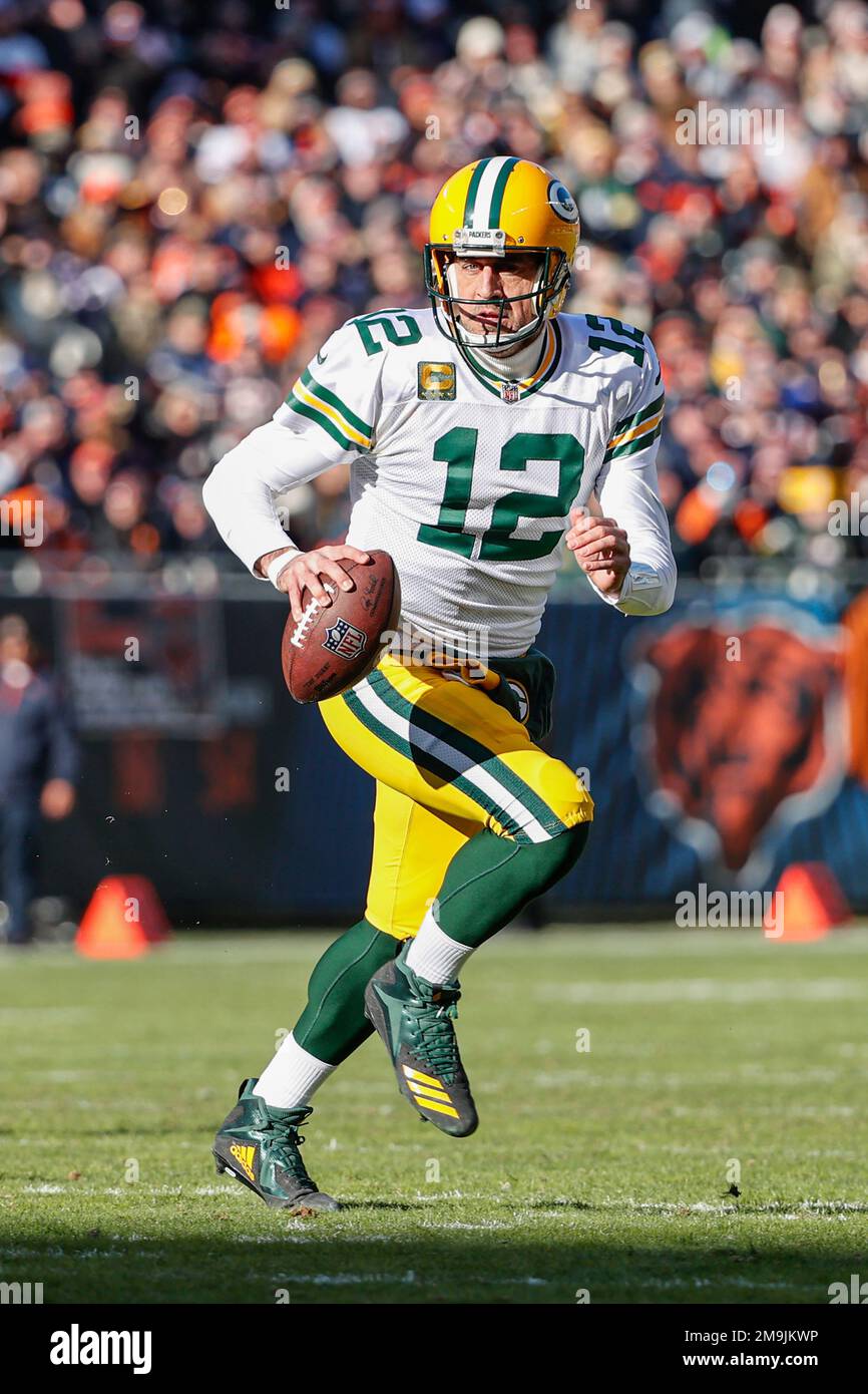 Green Bay Packers quarterback Aaron Rodgers (12) looks to pass the ball ...