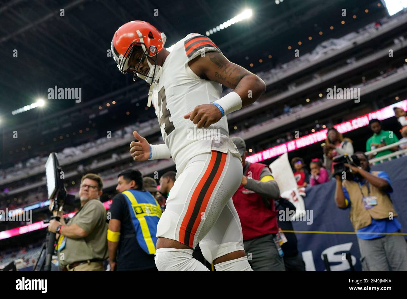 Cleveland Browns quarterback Deshaun Watson (4) runs on to the field ...