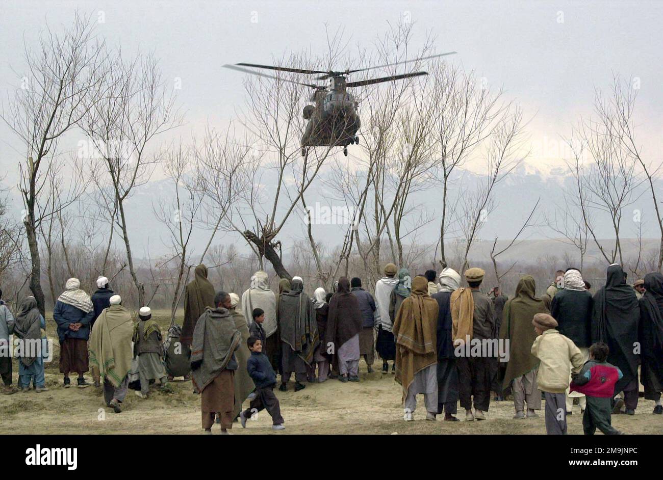 Ch 47 chinook lands hi-res stock photography and images - Alamy