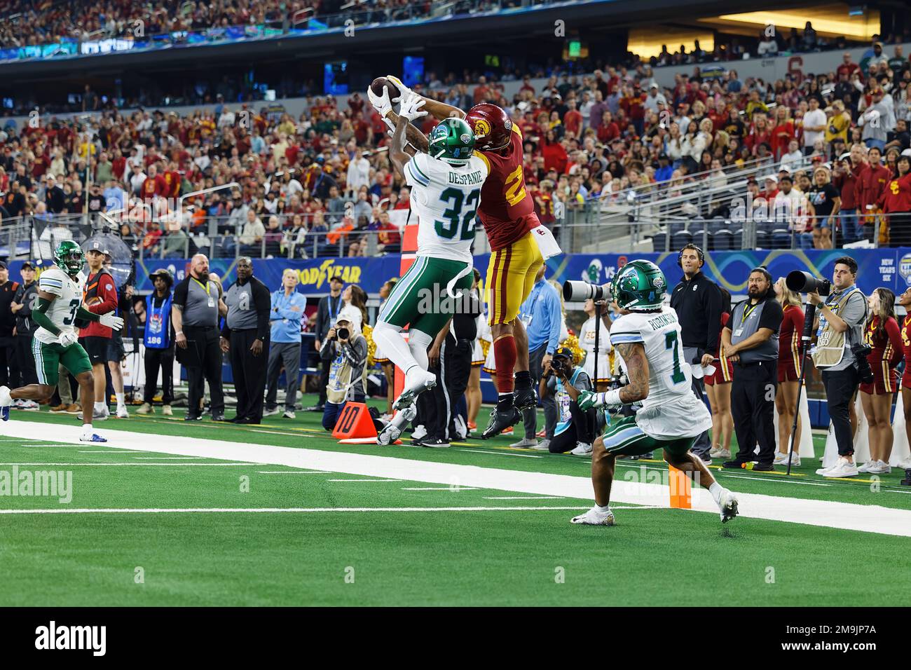 Southern California Trojans wide receiver Brenden Rice (2) brings in a ...