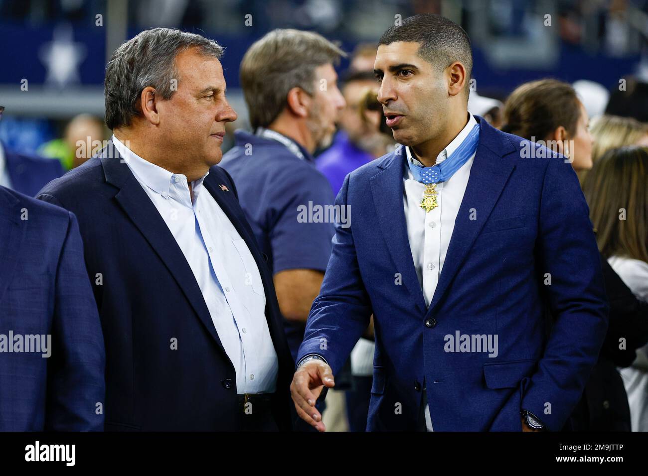 Former New Jersey Governor Chris Christie, left, and Medal of Honor ...