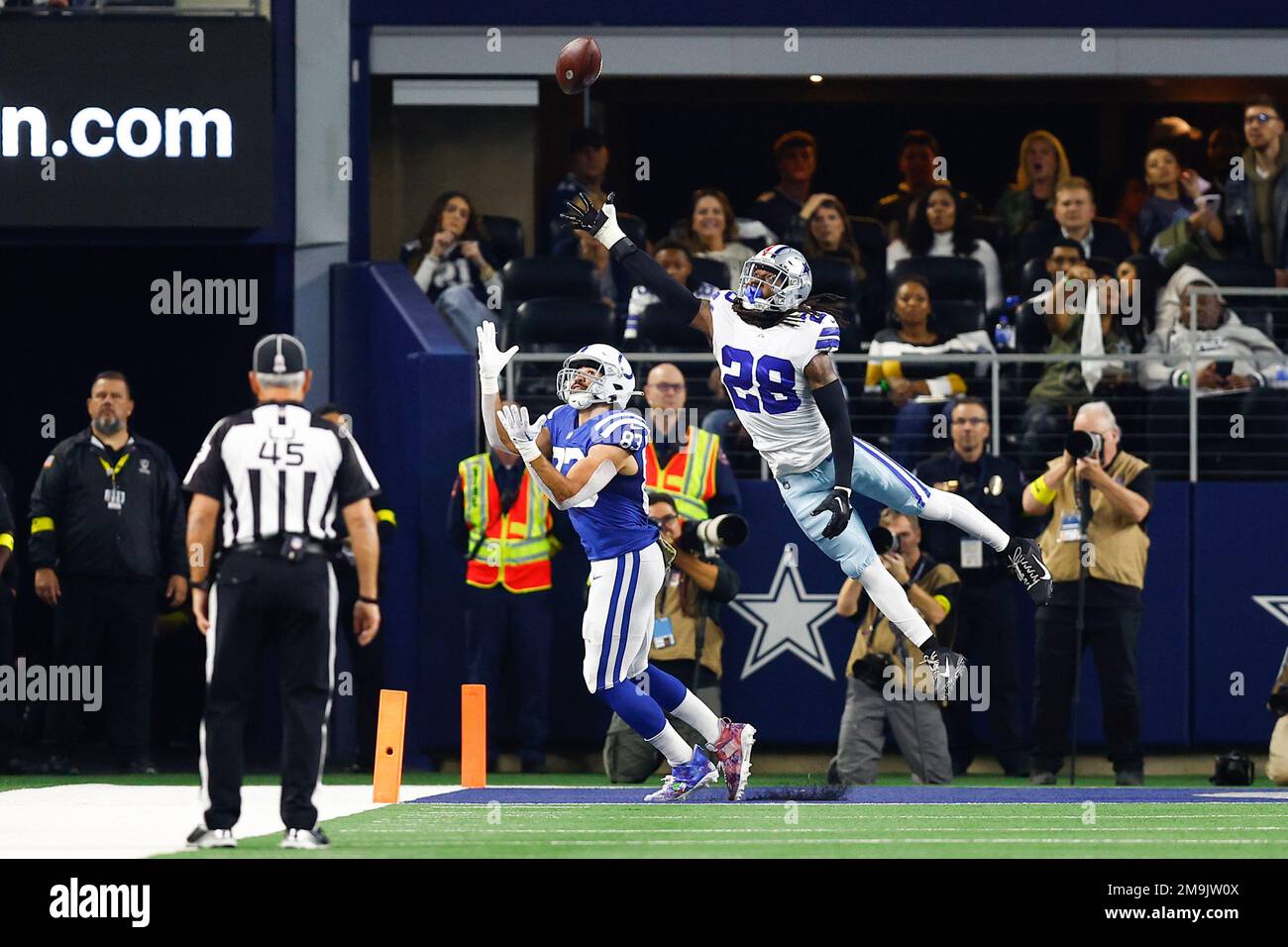 Indianapolis Colts tight end Kylen Granson (83) attempts to catch a ...