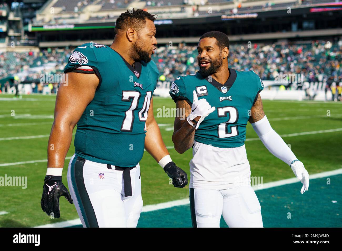 Philadelphia Eagles nose tackle Ndamukong Suh (74) talks with ...