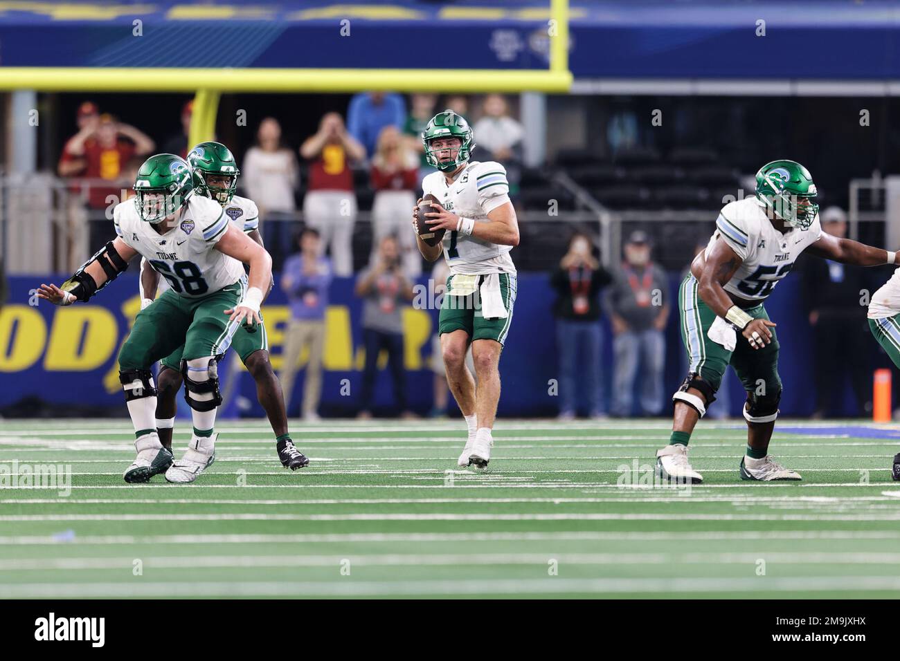 Tulane Green Wave quarterback Michael Pratt (7) drops back to pass late ...
