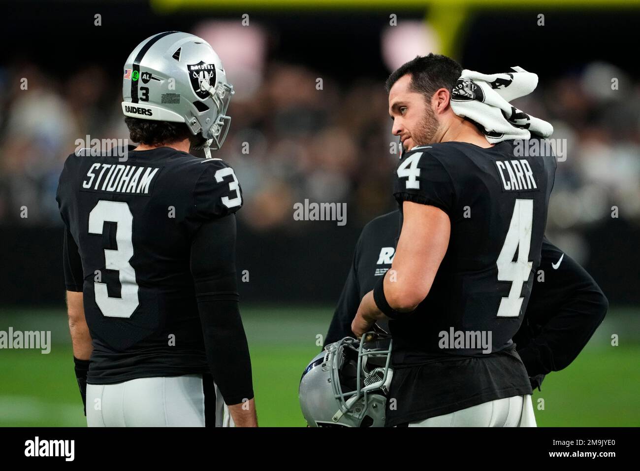 Las Vegas Raiders quarterback Derek Carr (4) talks with quarterback ...