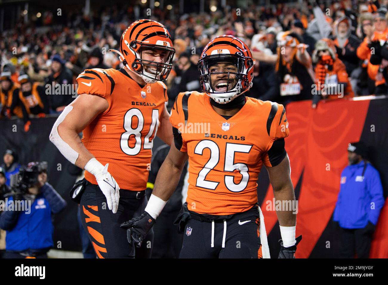 Cincinnati Bengals running back Chris Evans (25) celebrates his ...
