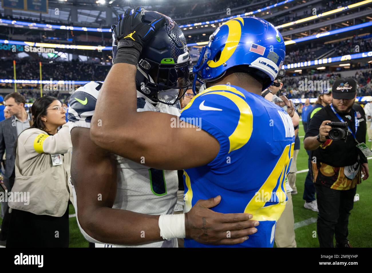 Seattle Seahawks wide receiver DK Metcalf (14) and Los Angeles Rams ...