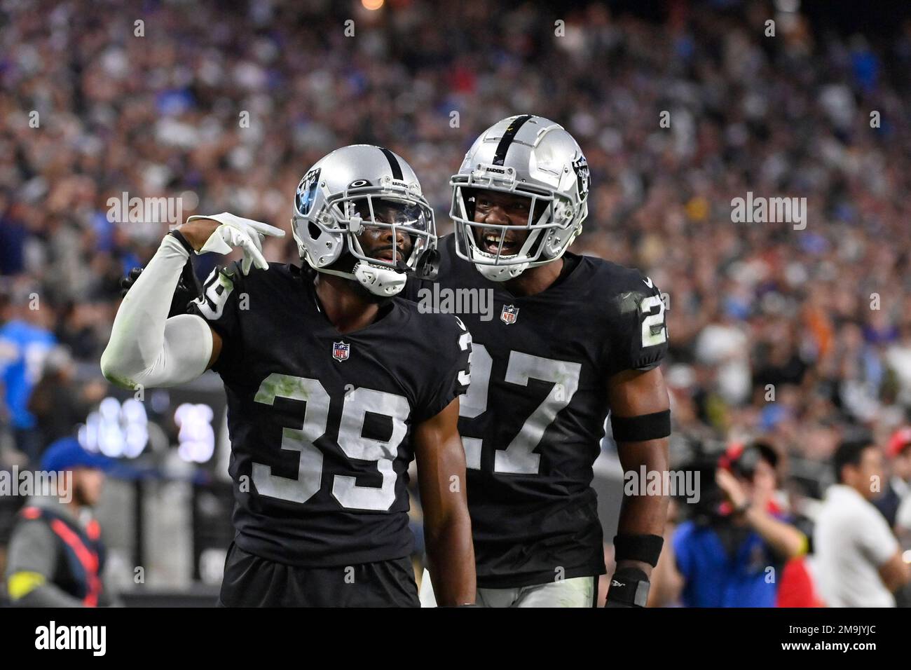 Las Vegas Raiders cornerback Nate Hobbs (39) celebrates with cornerback ...
