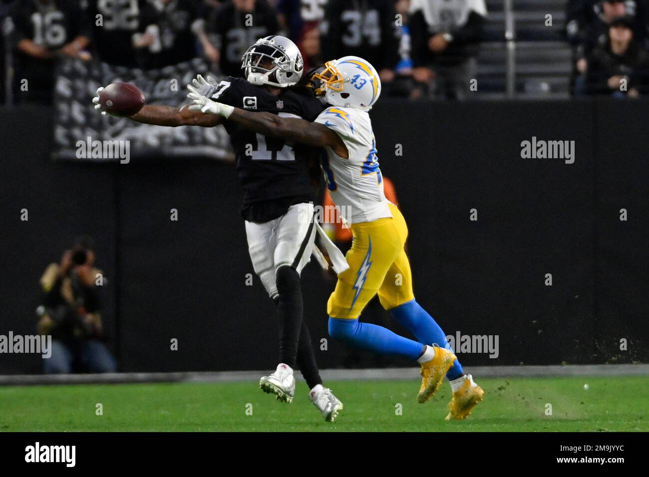 Las Vegas Raiders wide receiver Davante Adams (17) pulls in a one ...