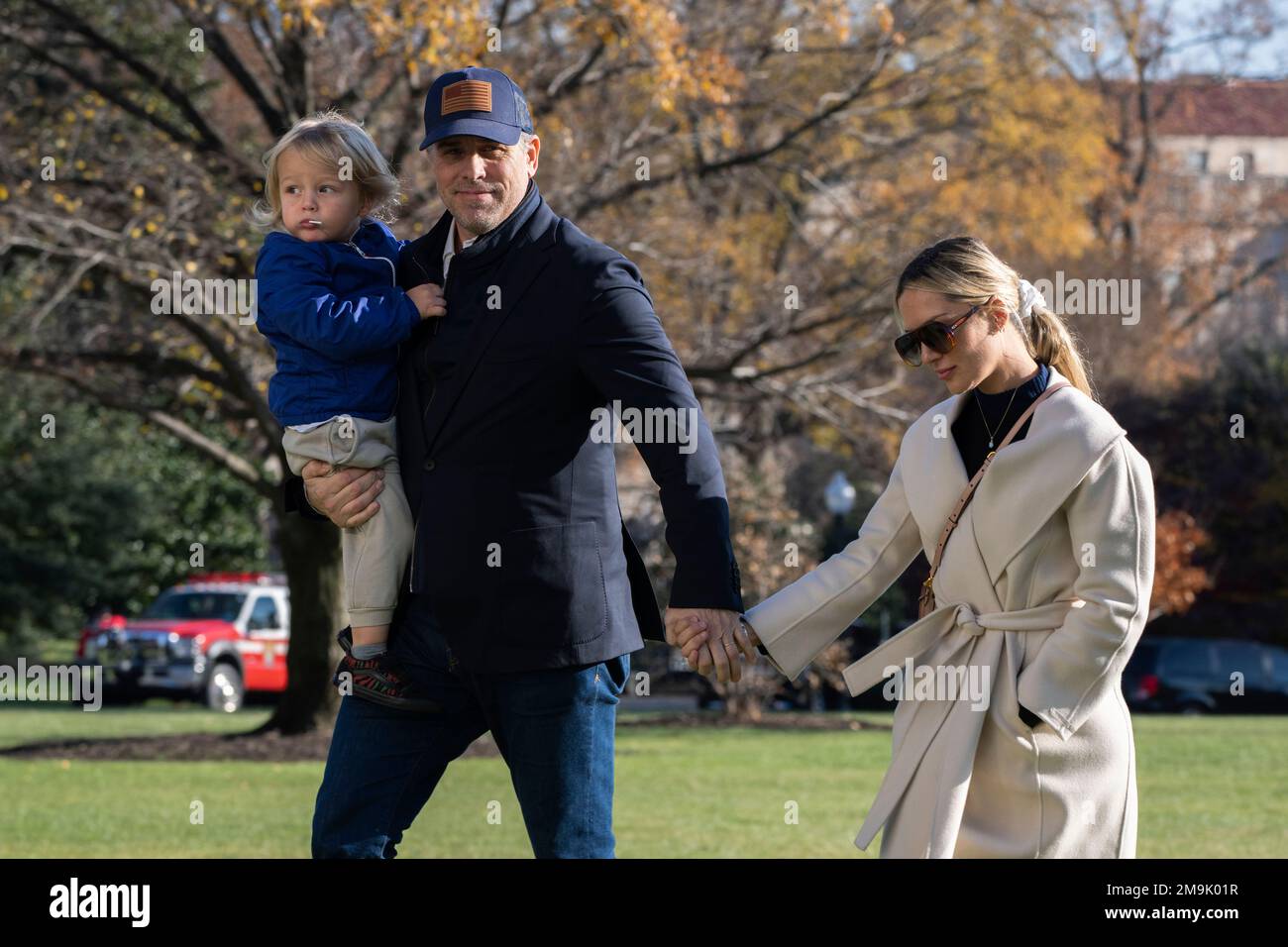Melissa Cohen walks with her husband Hunter Biden and their son Beau ...