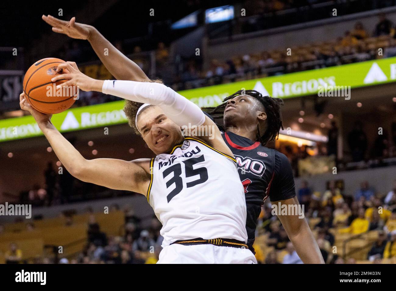 Missouri's Noah Carter, left, pulls down a rebound in front of ...
