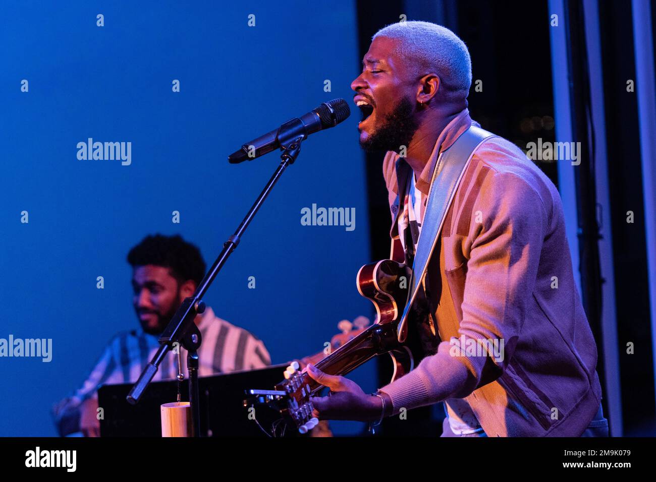 Elliott Skinner, voice and guitar performs with Samora Pinderhughes ...