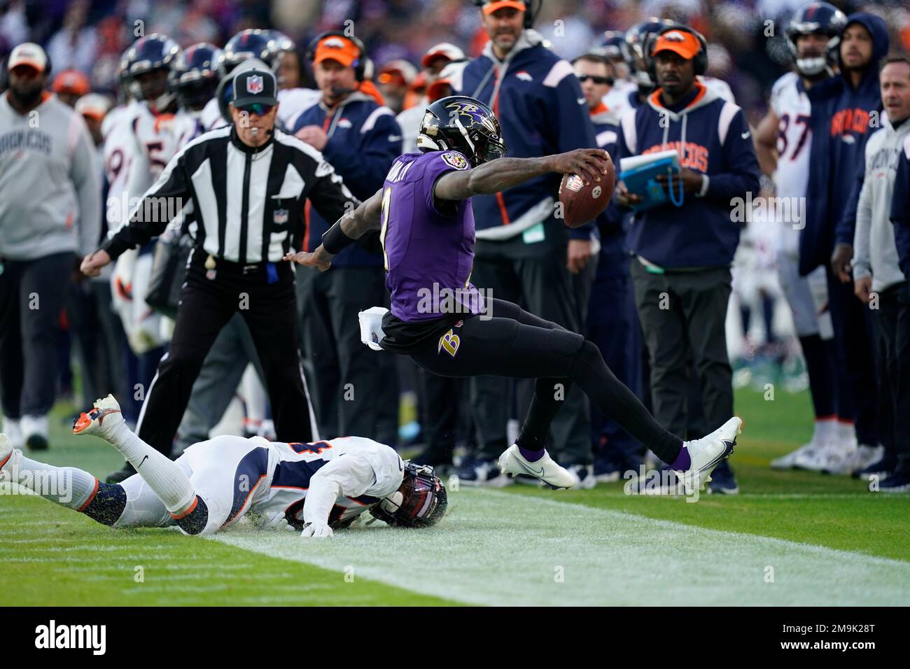 Baltimore Ravens quarterback Tyler Huntley (2) slips out of bounds past ...