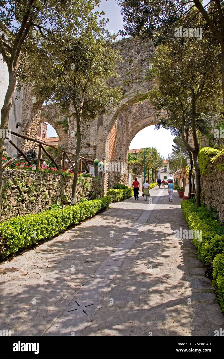 Roman causeway hi-res stock photography and images - Alamy