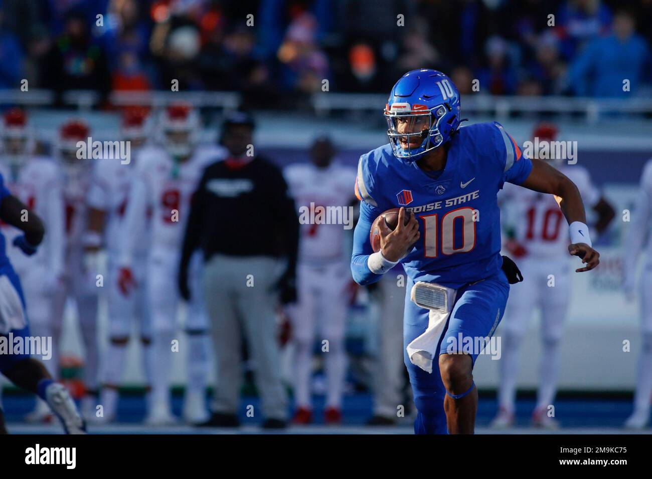 Boise State quarterback Taylen Green (10) runs the ball against Fresno ...
