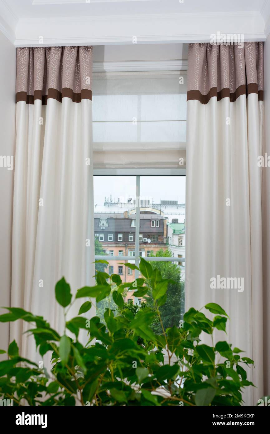 White curtain room background hi-res stock photography and images - Alamy