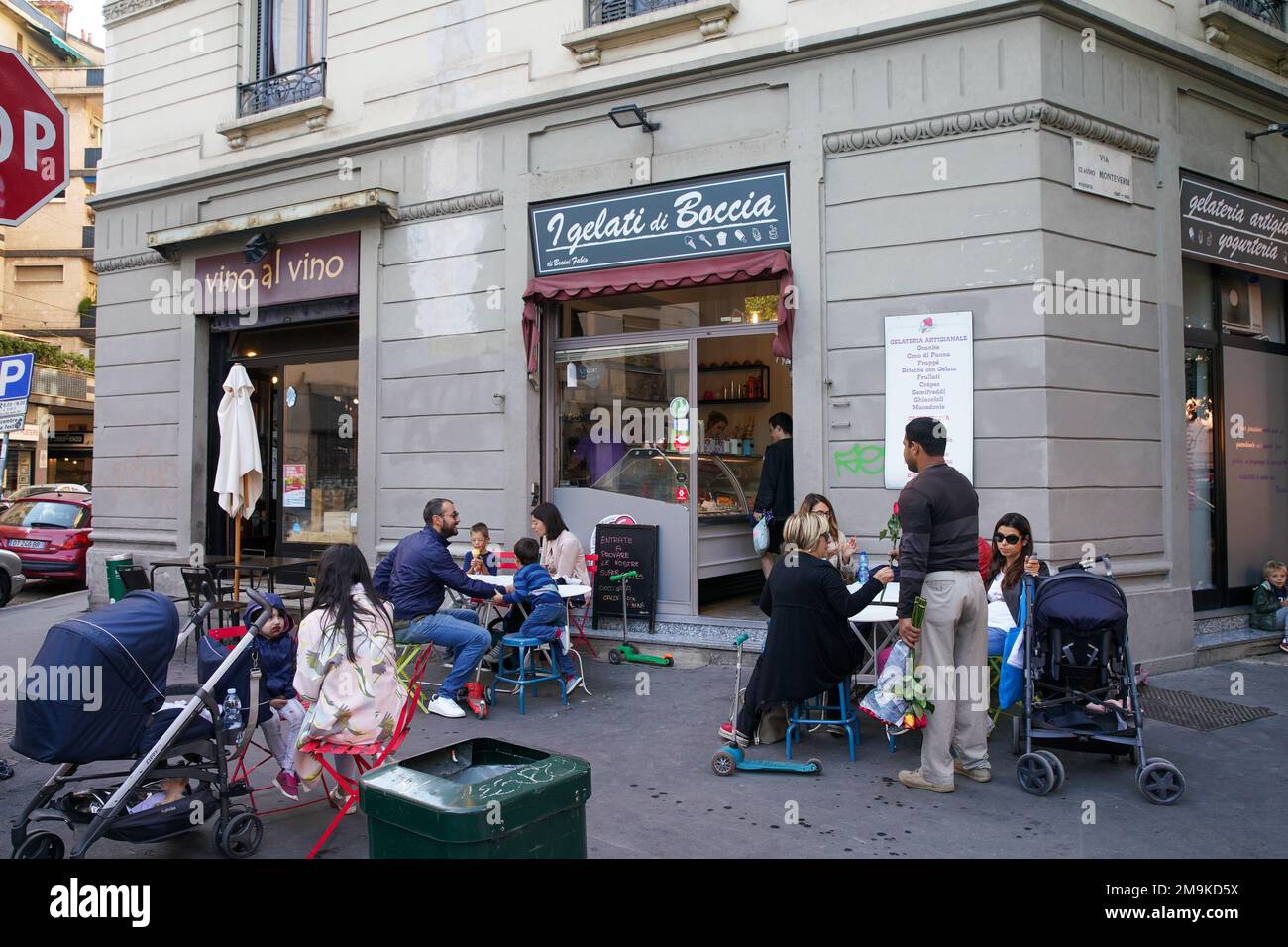 People eating gelato outside in Milano (Italy Stock Photo - Alamy